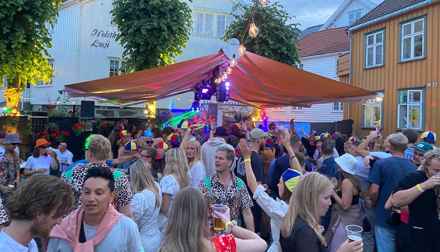 Heilt Gadefest - på Syden i Grimstad - Lillesands Sparebank